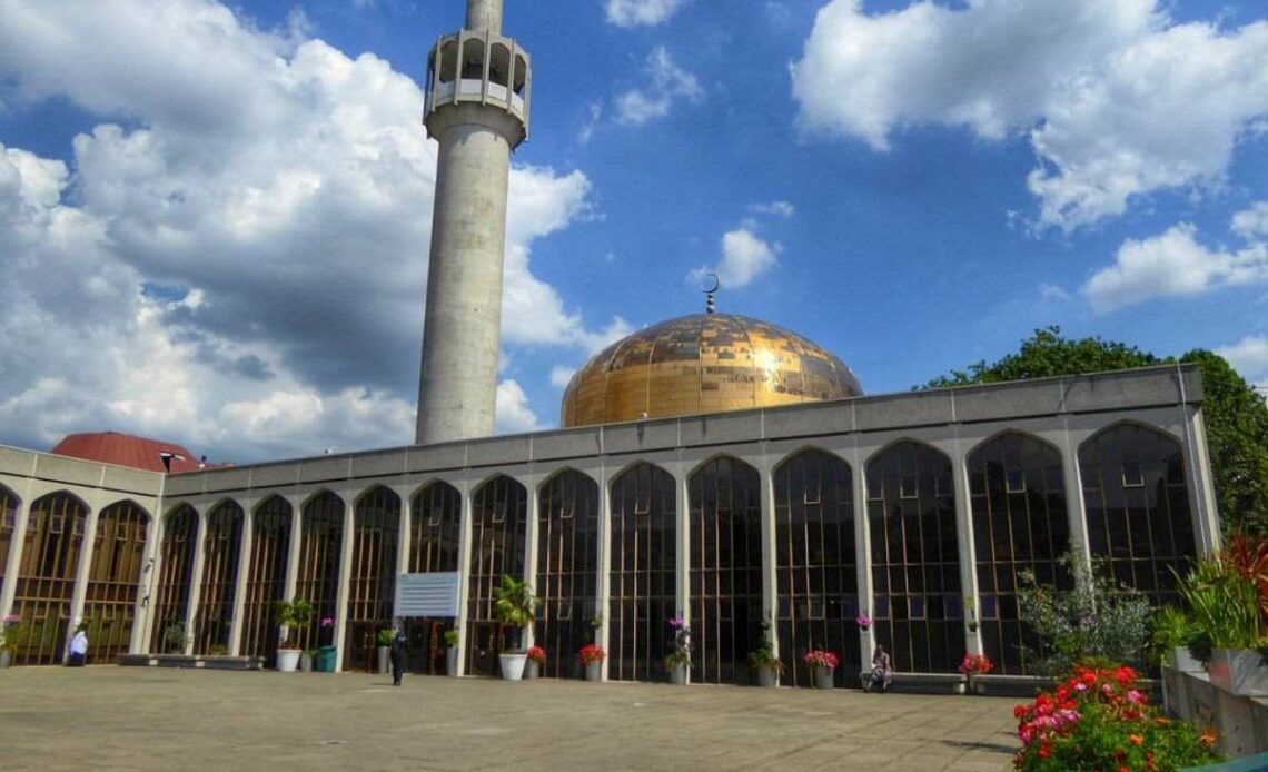 Central Mosque In London: Cultural Gem for Curious Tourists